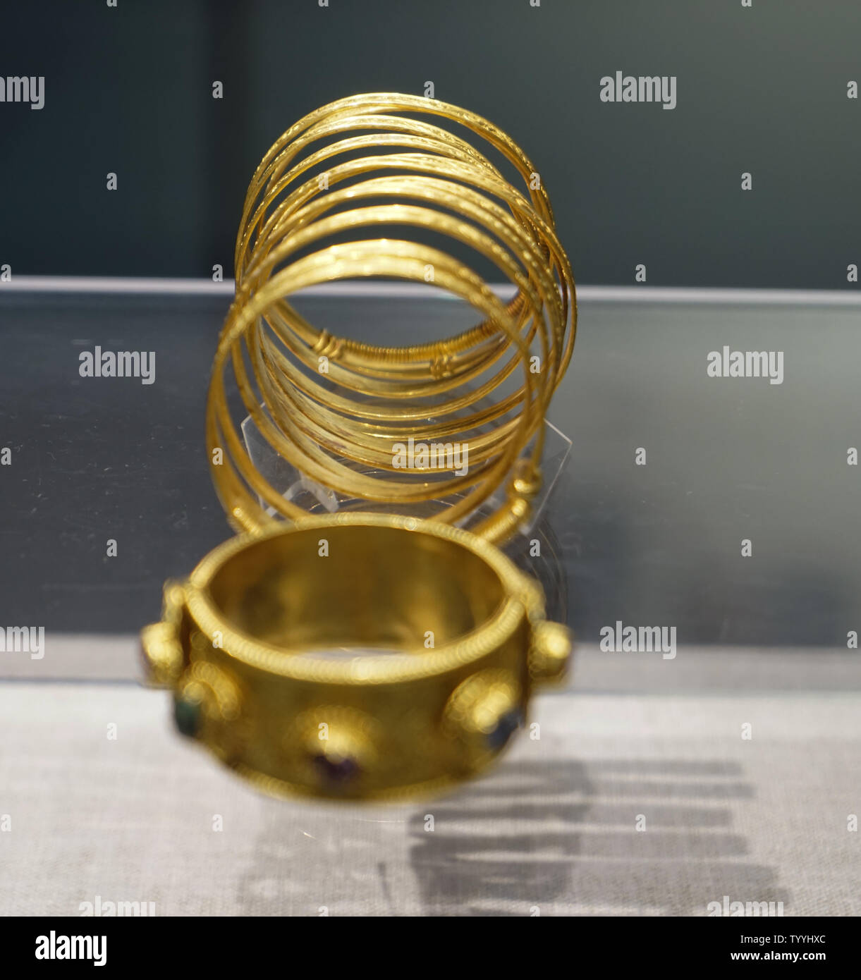 Ming Dynasty gold and jade Stock Photo - Alamy