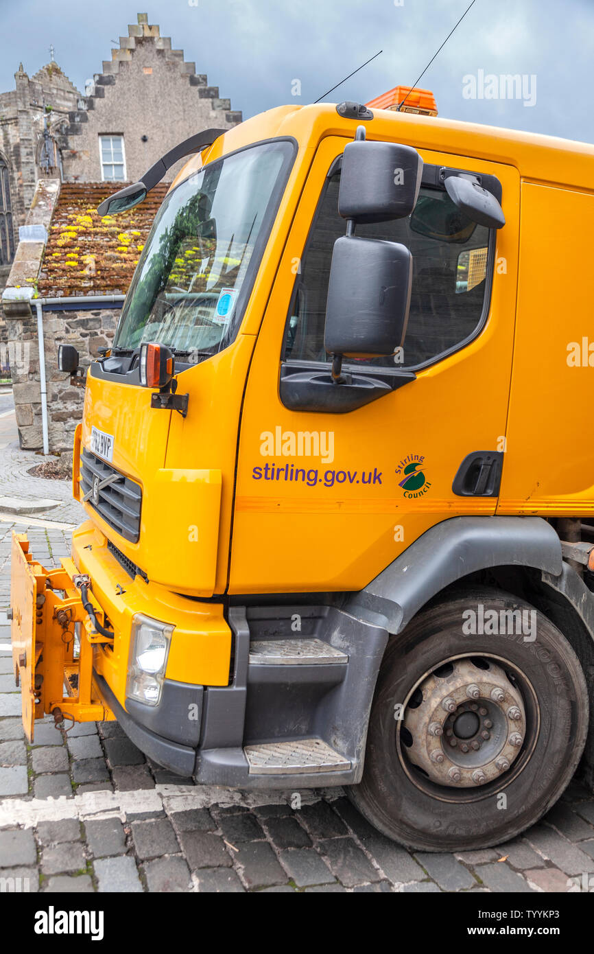Bright yellow lorry hi-res stock photography and images - Alamy
