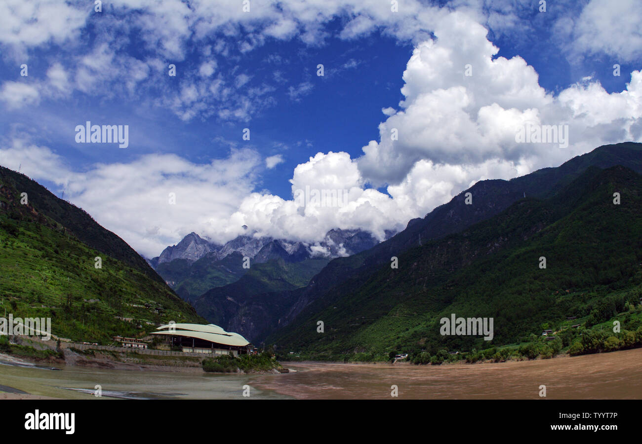Waters and valleys hi-res stock photography and images - Alamy