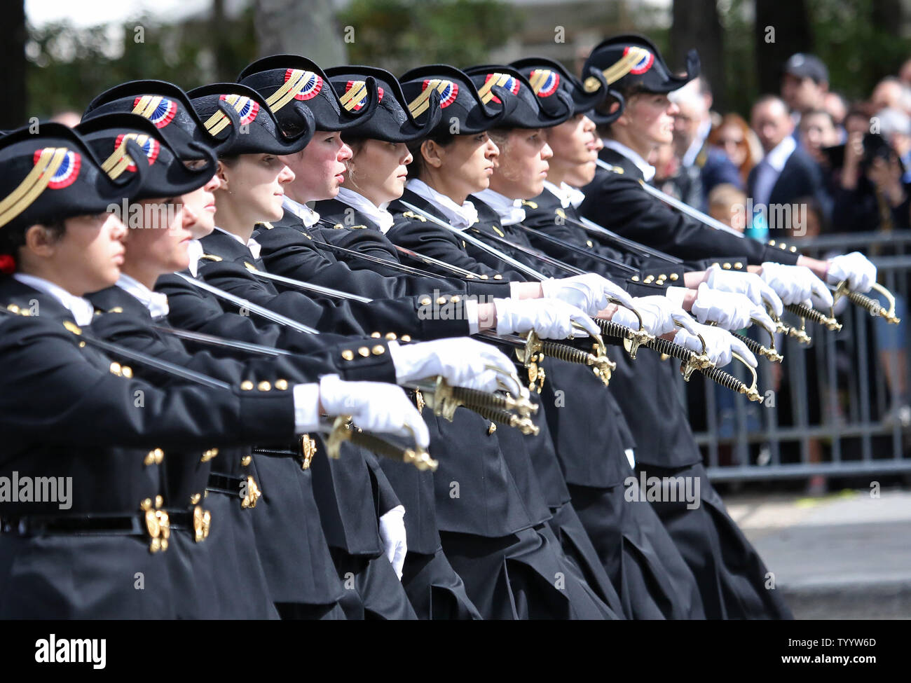 French soldiers march during the annual Bastille Day military parade ...