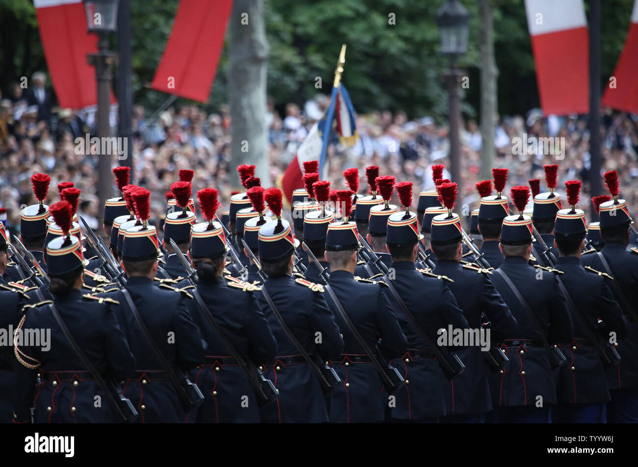 French soldiers march during the annual Bastille Day military parade ...