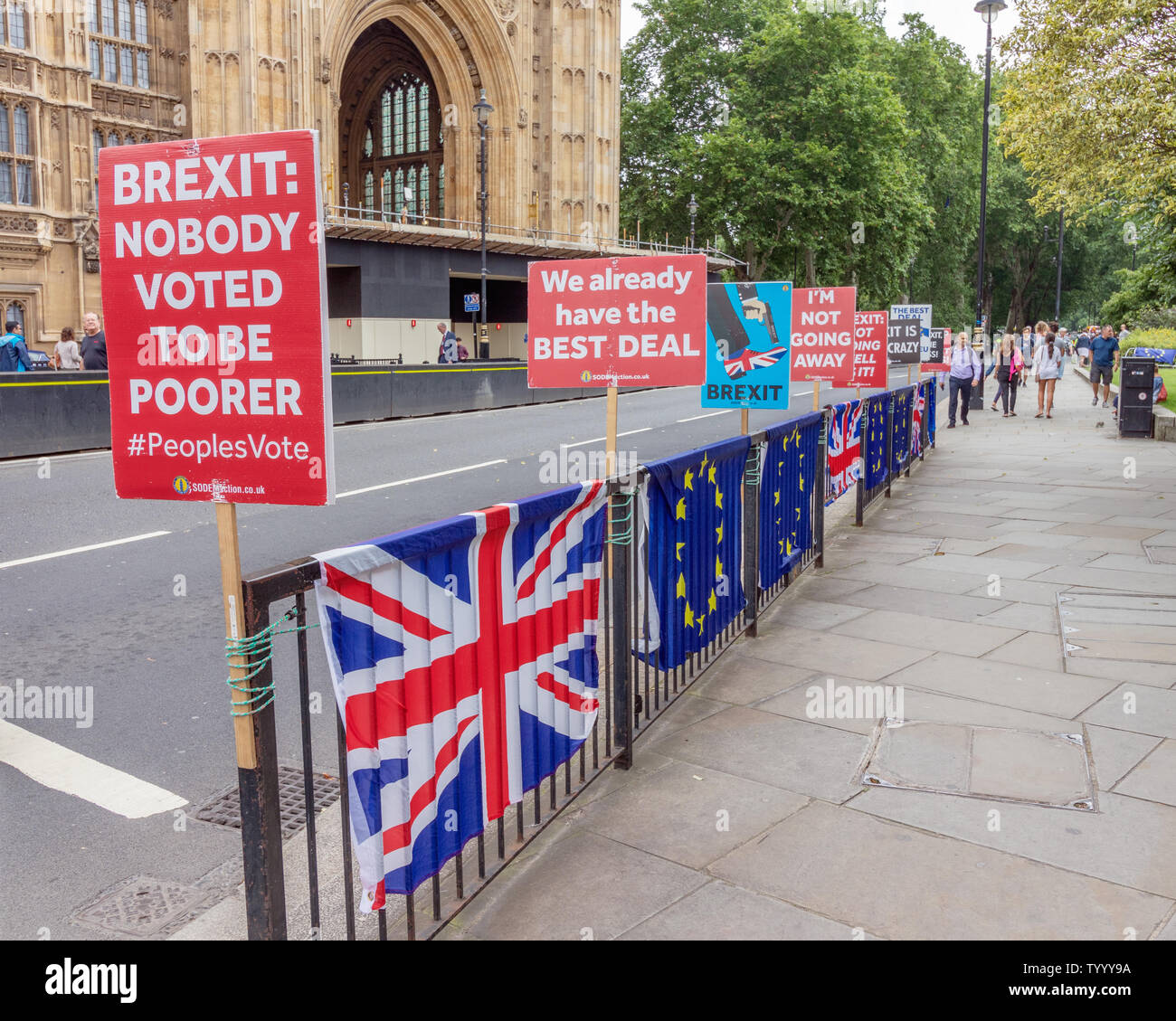 Anti eu signs hi-res stock photography and images - Alamy