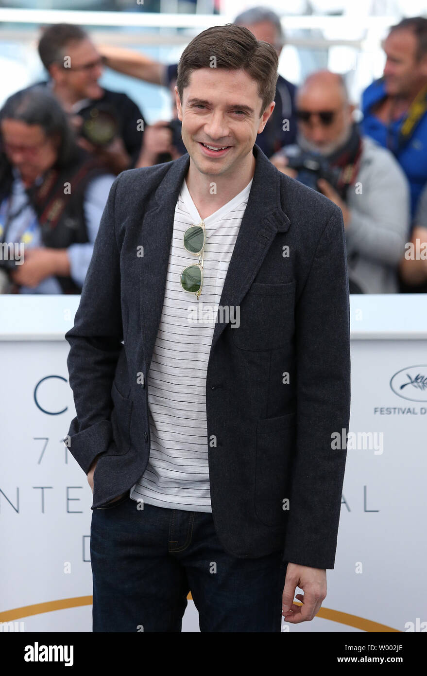 Topher Grace arrives at a photocall for the film "BlacKkKlansman ...
