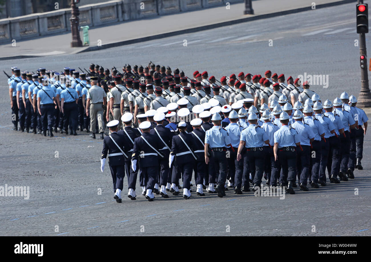 French soldiers march during the annual Bastille Day military parade ...
