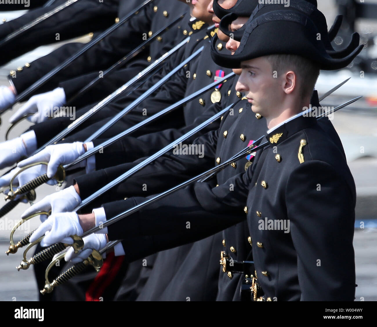 French soldiers march during the annual Bastille Day military parade ...