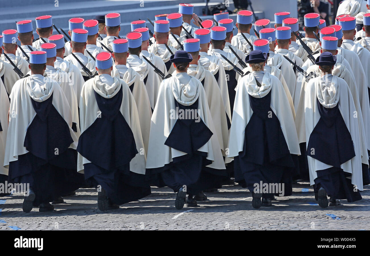 French soldiers march during the annual Bastille Day military parade ...