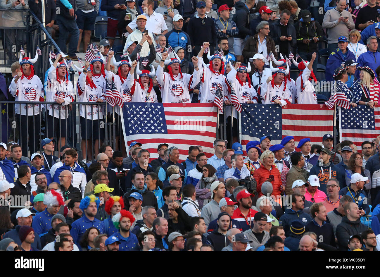Europe fans on the first tee hi-res stock photography and images - Alamy