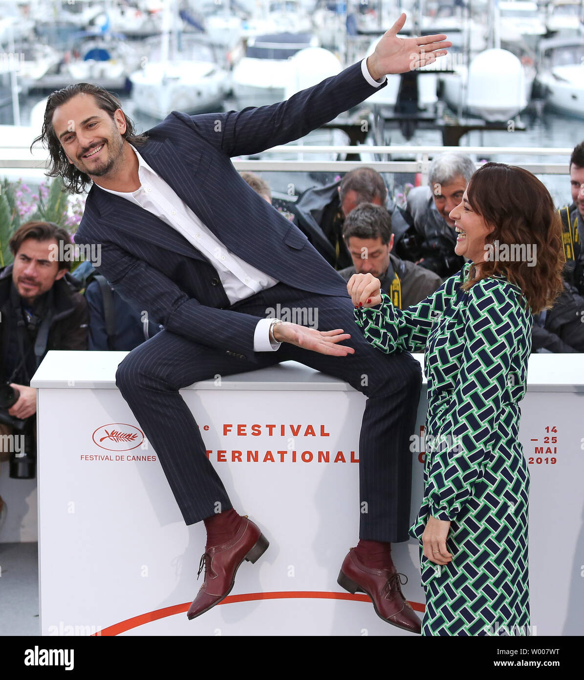 Asier Etxeandia (L) and Nora Navas arrive at a photocall for the film ...