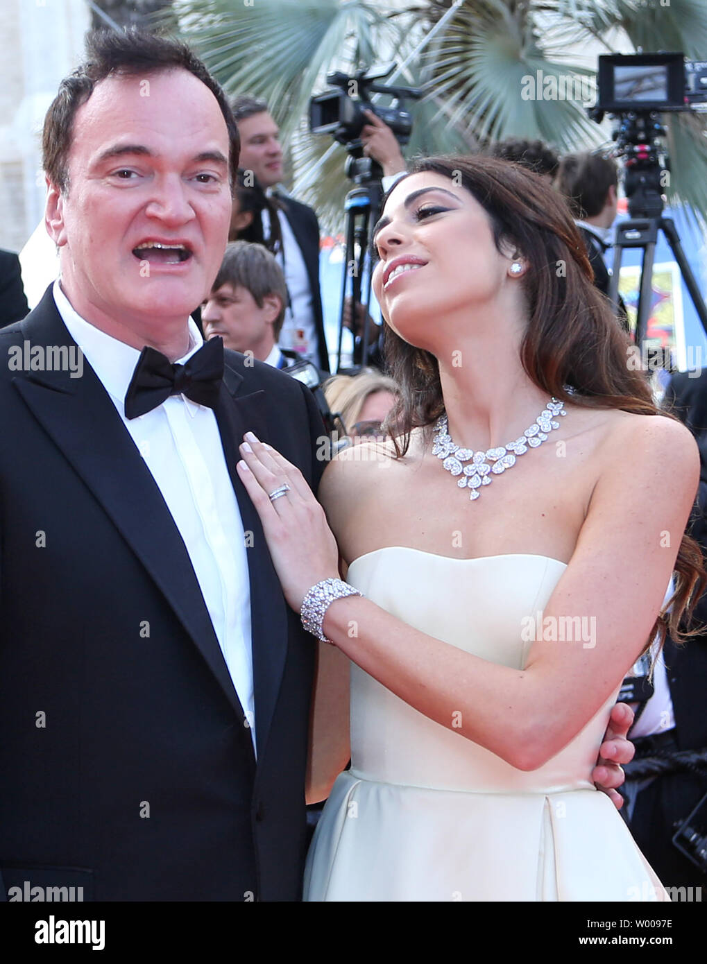 Quentin Tarantino and Daniella Pick arrive on the red carpet at the ...