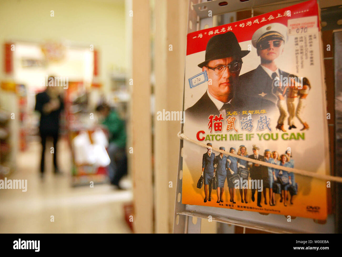 Pirated dvds store hi-res stock photography and images - Alamy