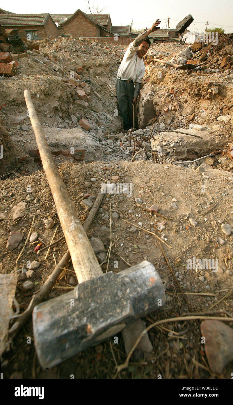 Demolished foundation hi-res stock photography and images - Alamy