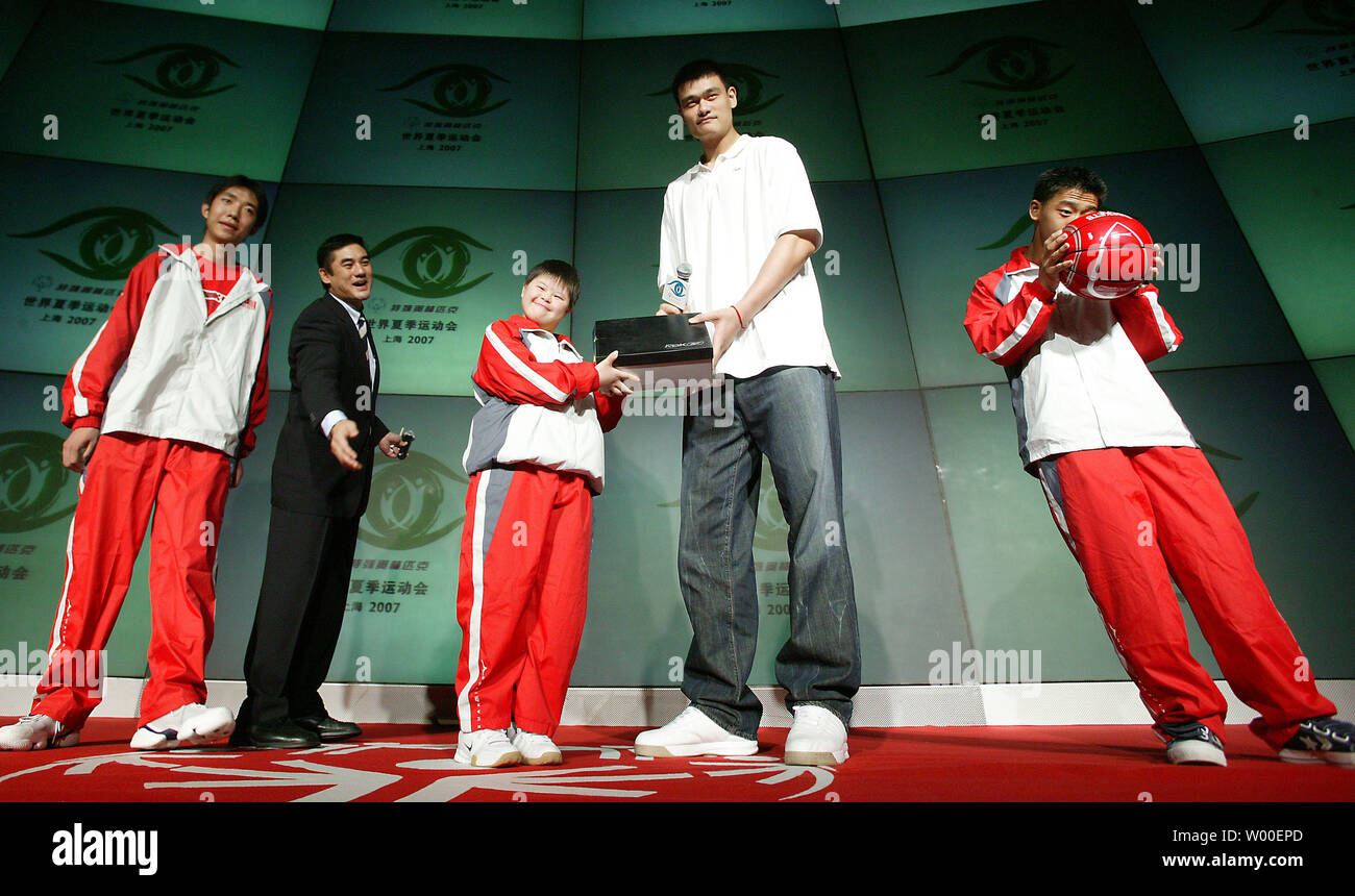 Chinese national hero and NBA star Yao Ming, also the Chinese envoy of ...