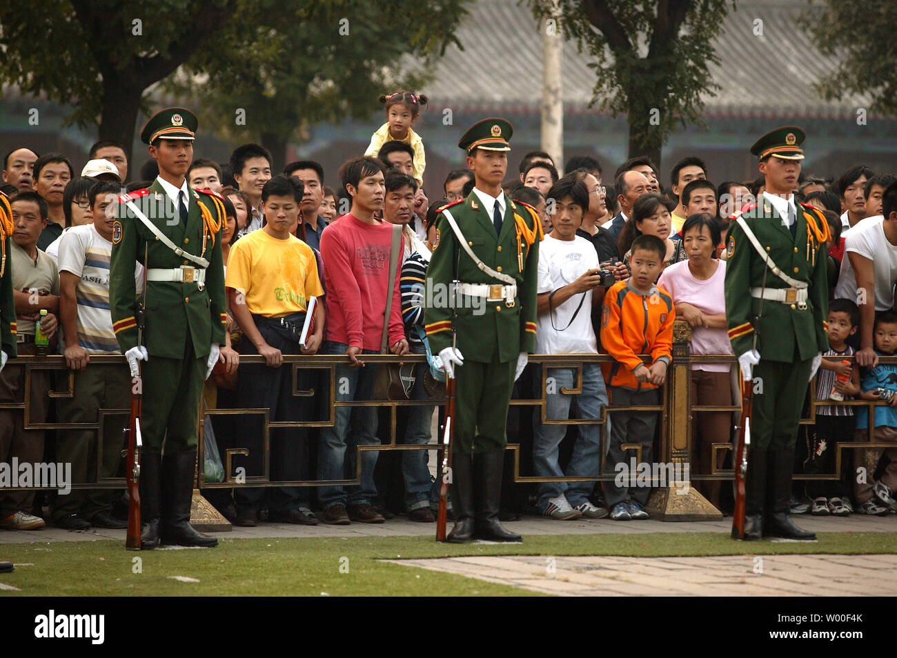 Chinese People's Liberation Army (PLA) soldiers drill with their ...