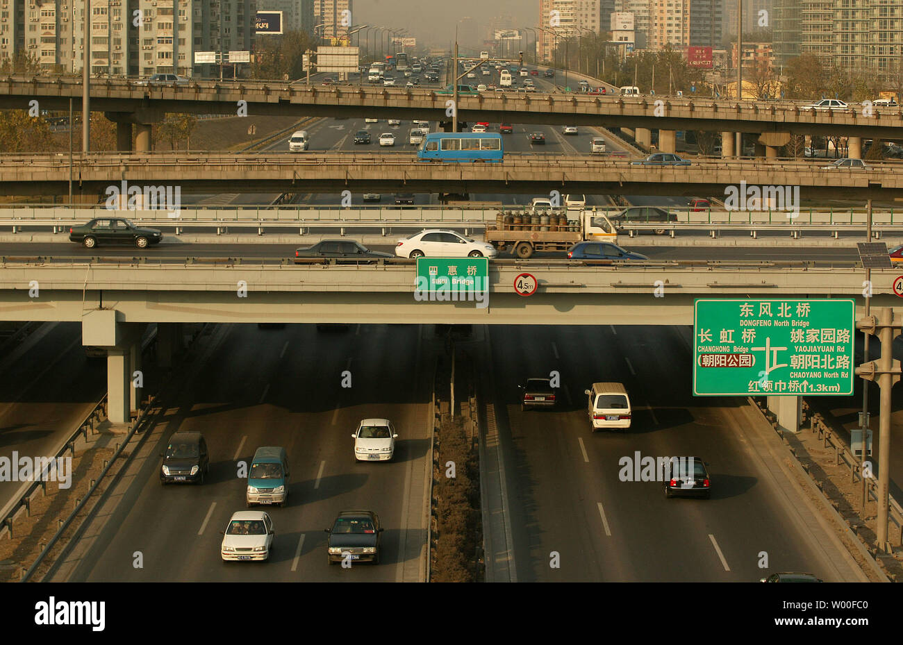 Major expressway hi-res stock photography and images - Alamy