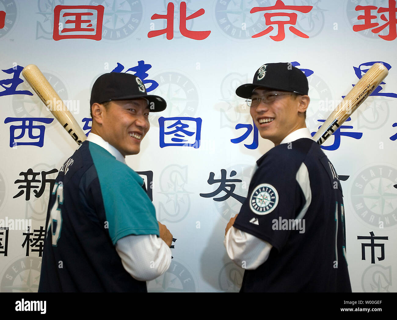 Seattle Mariners prospects Yu Bing Jia (R)and Wei Wang attend a press ...