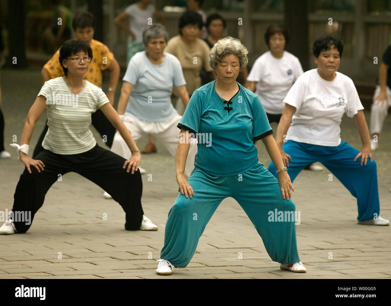 Qigong exercise hi-res stock photography and images - Alamy