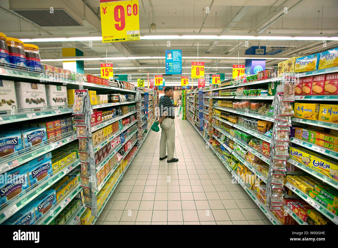 Chinese shoppers visit a Carrefour supermarket in downtown Beijing ...