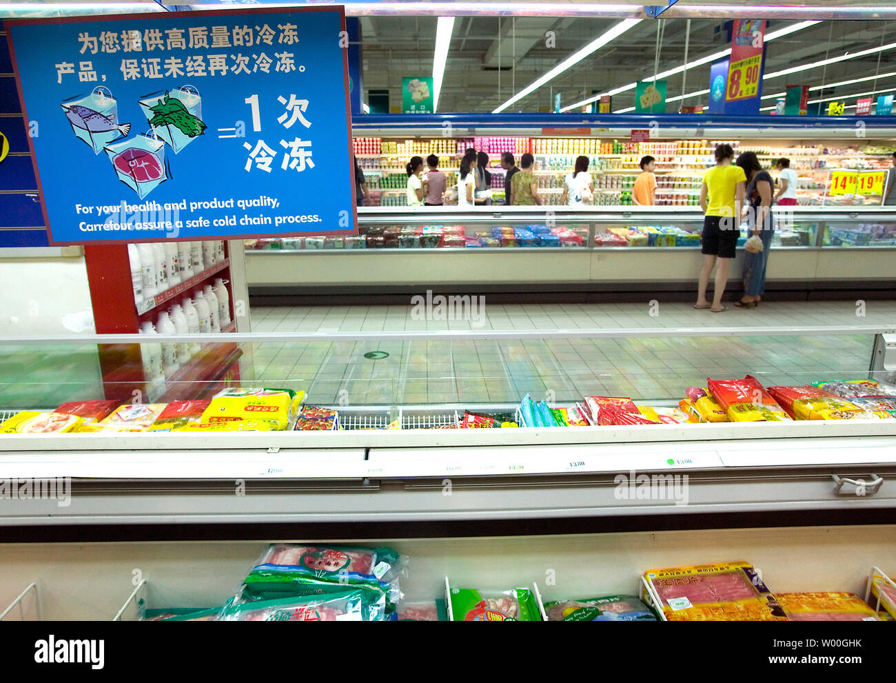Chinese shoppers visit a Carrefour supermarket in downtown Beijing ...