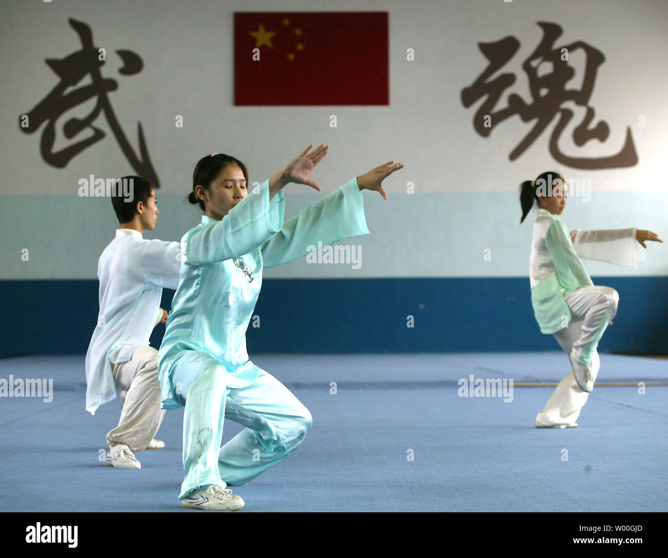 Chinese athletes perform martial art routines for visiting U.S Olympic ...