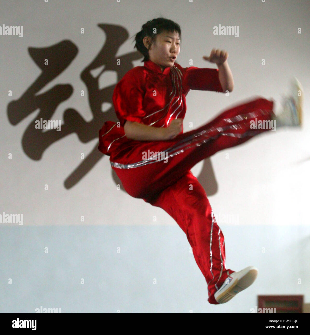 Chinese athletes perform martial art routines for visiting U.S Olympic ...