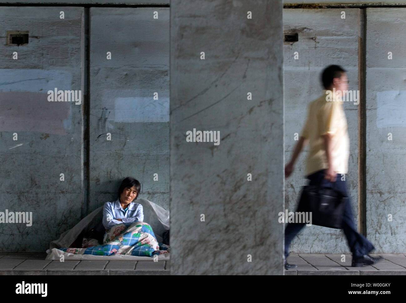 Poor getting poorer hi-res stock photography and images - Alamy
