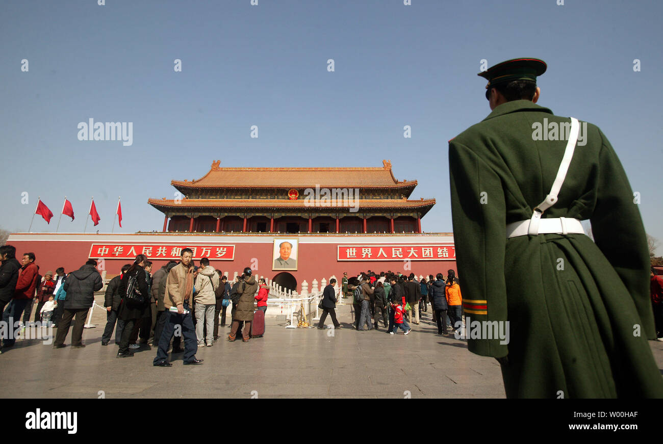Security guard in front giant hi-res stock photography and images - Alamy