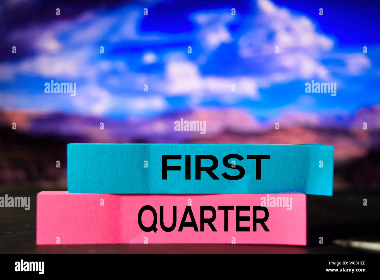 First Quarter on the sticky notes with bokeh background Stock Photo - Alamy