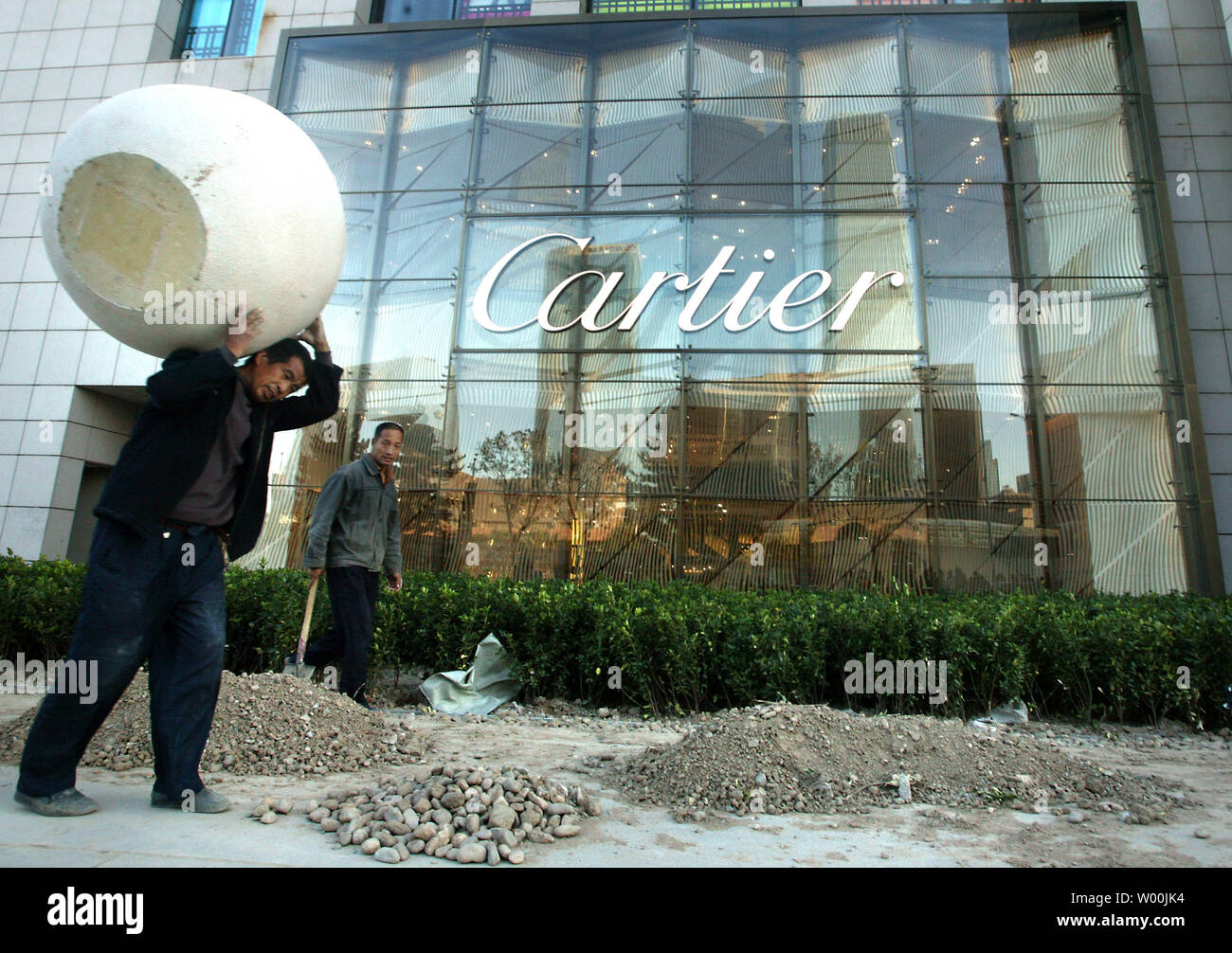 Counterfeit luxury goods hi-res stock photography and images - Alamy