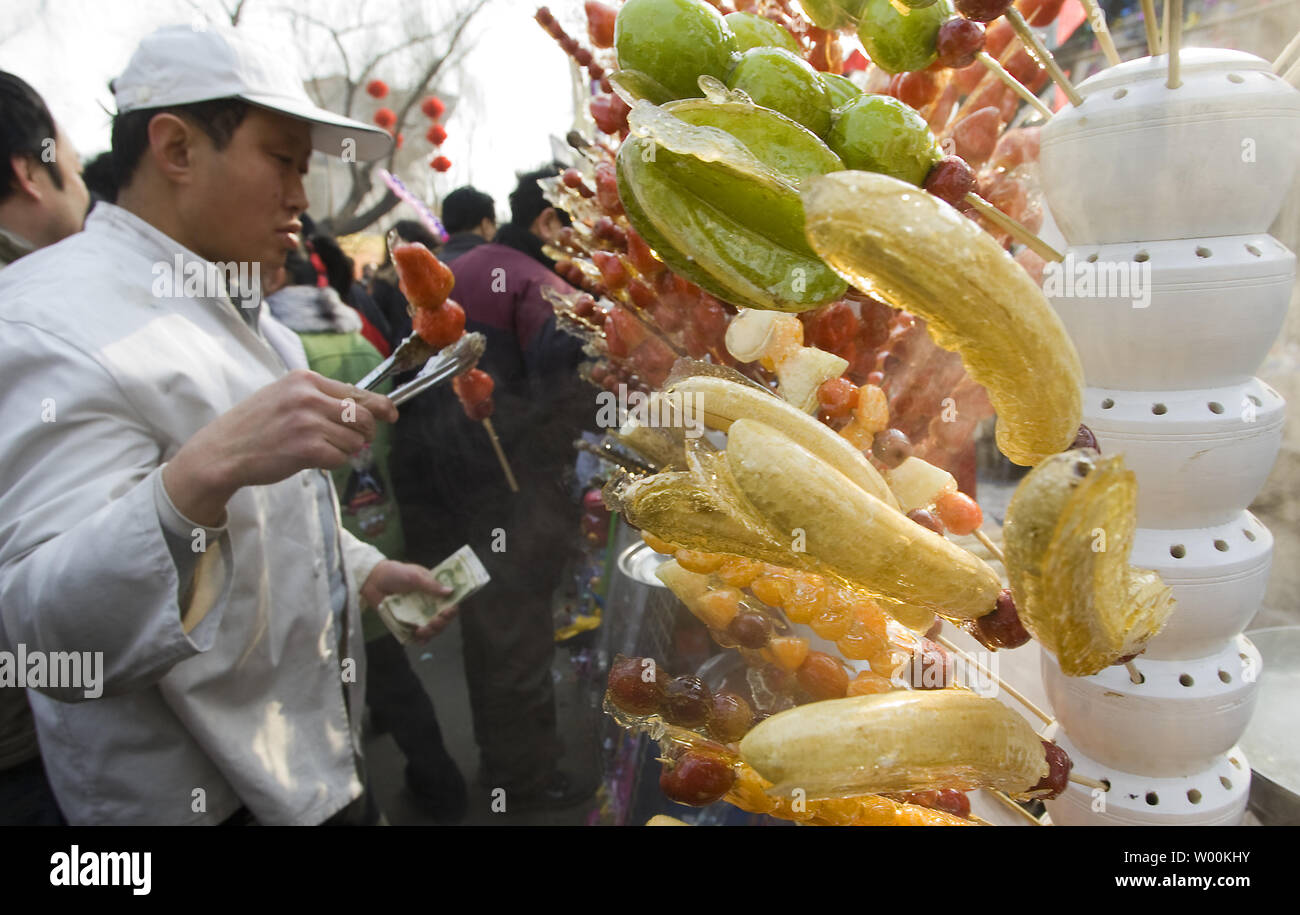 Migrant food hi-res stock photography and images - Alamy