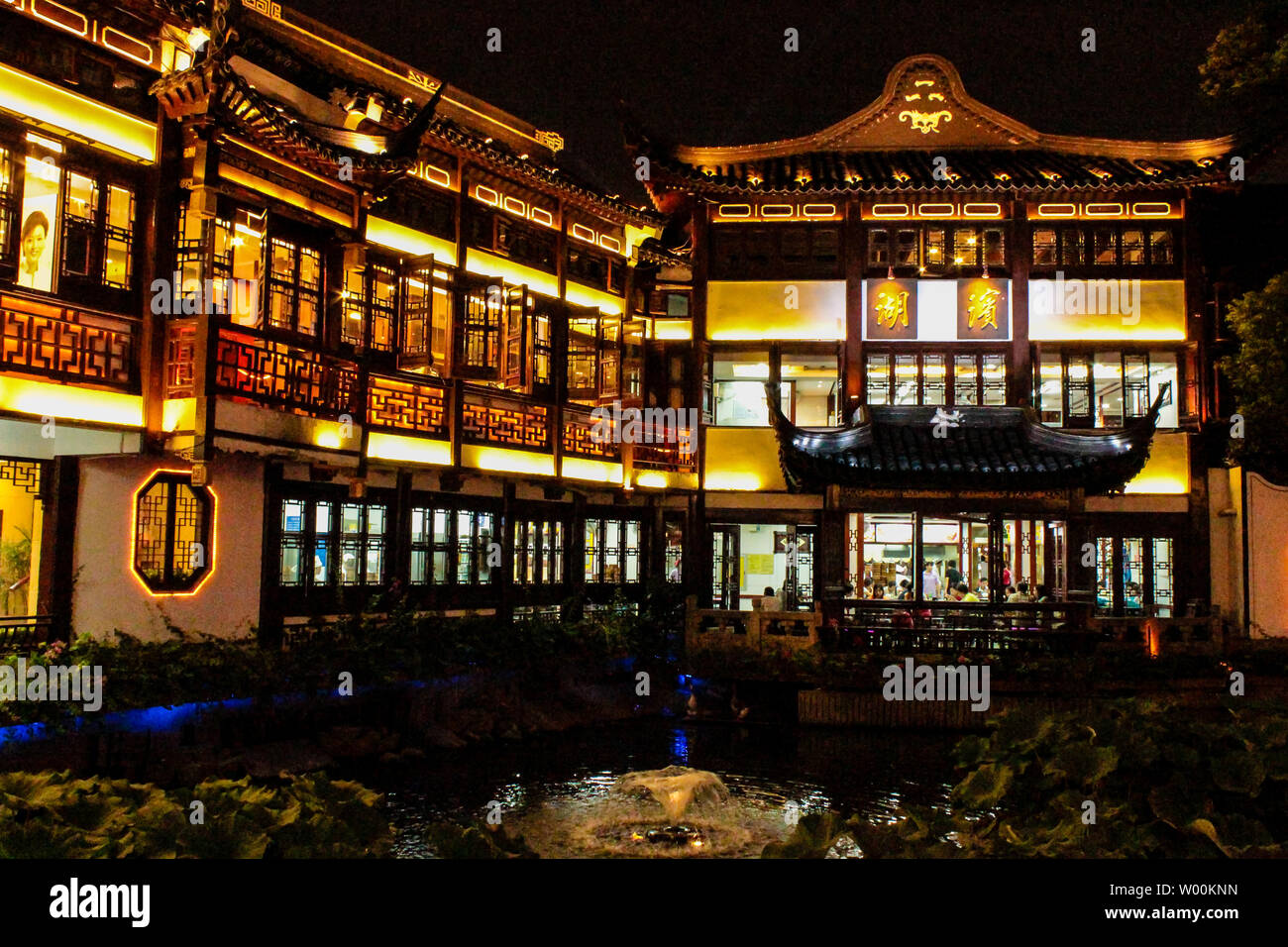 Night view of Yuyuan Garden, Shanghai Stock Photo - Alamy