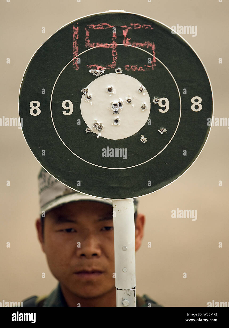 Soldiers of the Third Guard Division of the People's Liberation Army ...