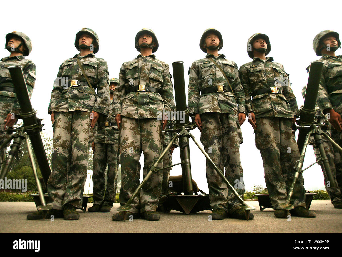 Soldiers of the Third Guard Division of the People's Liberation Army ...