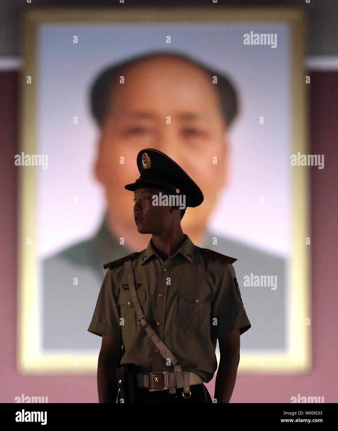 Security guard in front giant hi-res stock photography and images - Alamy