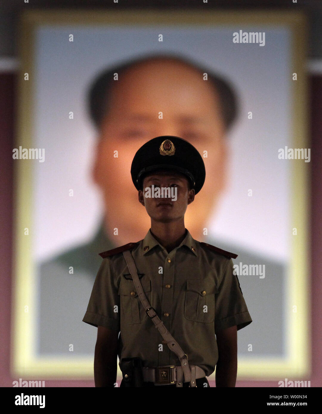 Security guard in front giant hi-res stock photography and images - Alamy