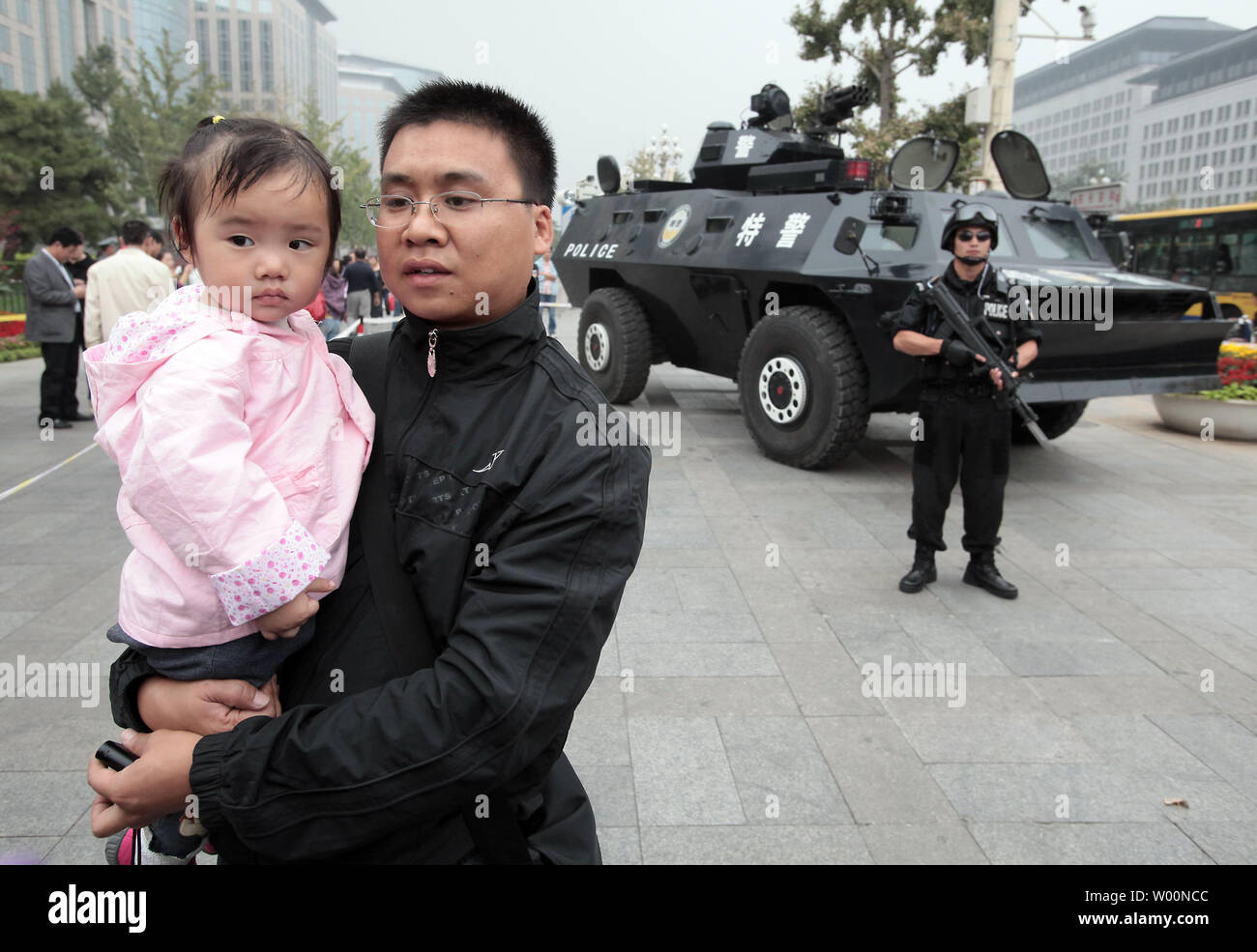 China swat team hi-res stock photography and images - Alamy