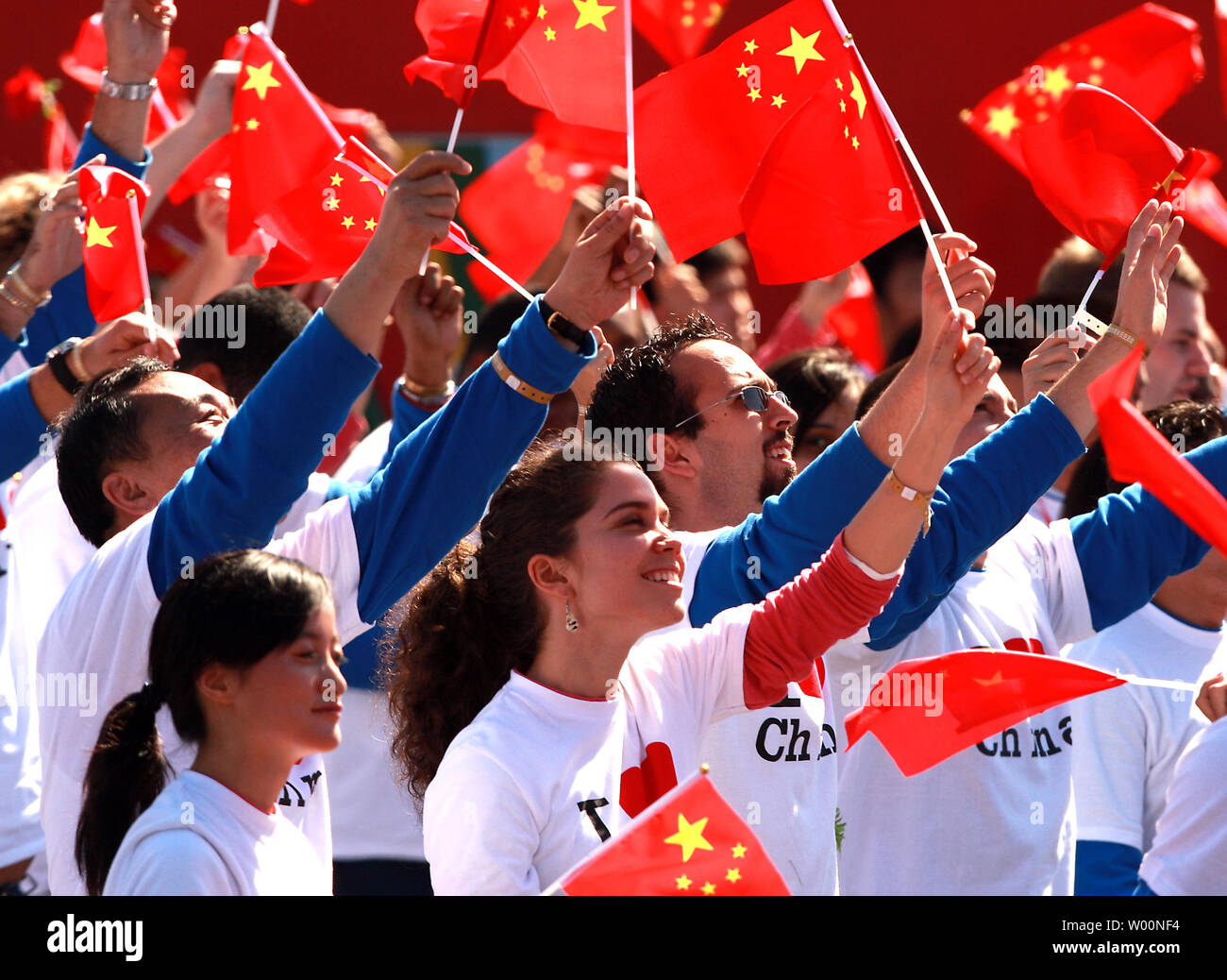 Chinese and foreign students participate in a massive military parade ...