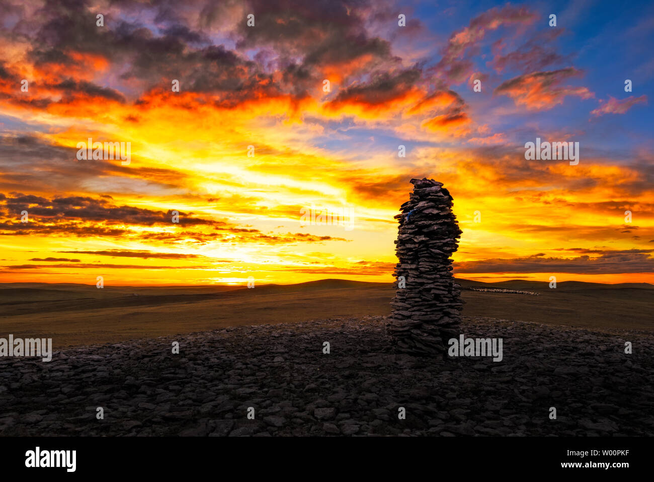 Golden terrain and natural scenery hi-res stock photography and images ...