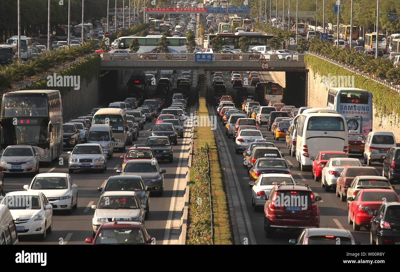Traffic levels hi-res stock photography and images - Alamy