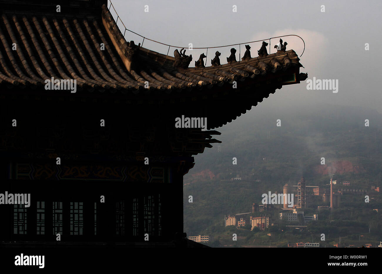 Operating temple hi-res stock photography and images - Alamy