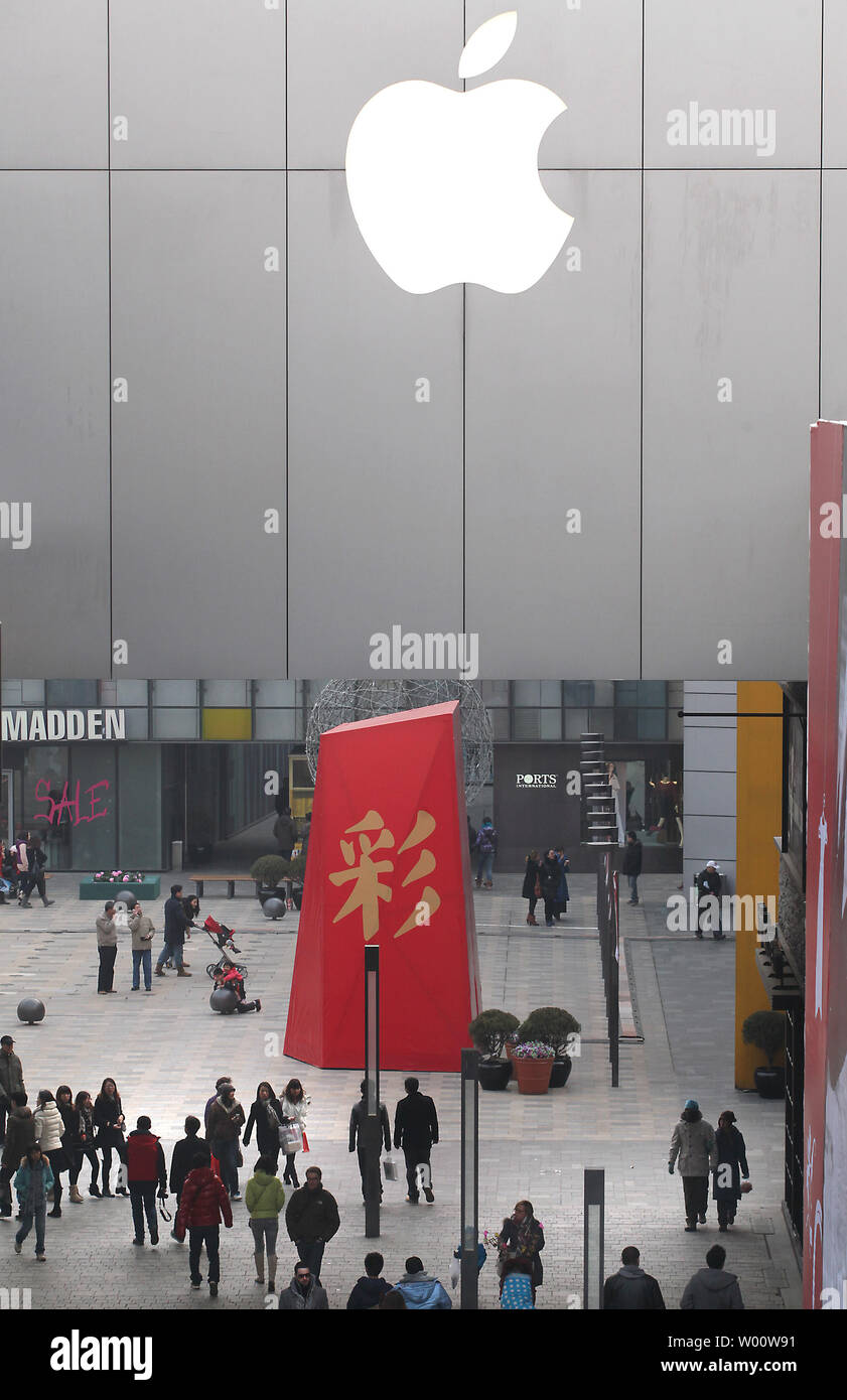 Chinese visit Apple's flagship store in Beijing February 8, 2011. China ...