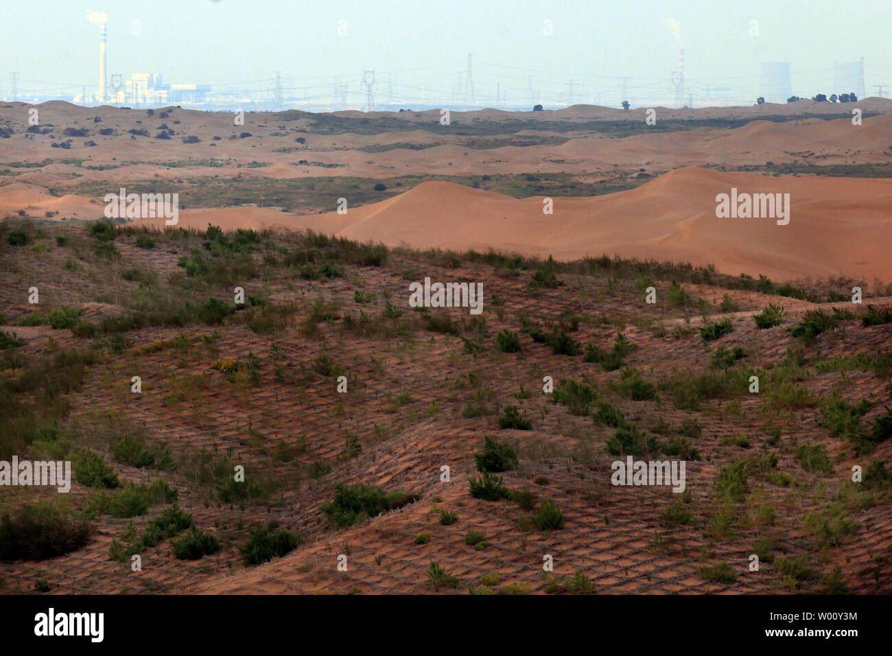 China farm desert dunes hi-res stock photography and images - Alamy