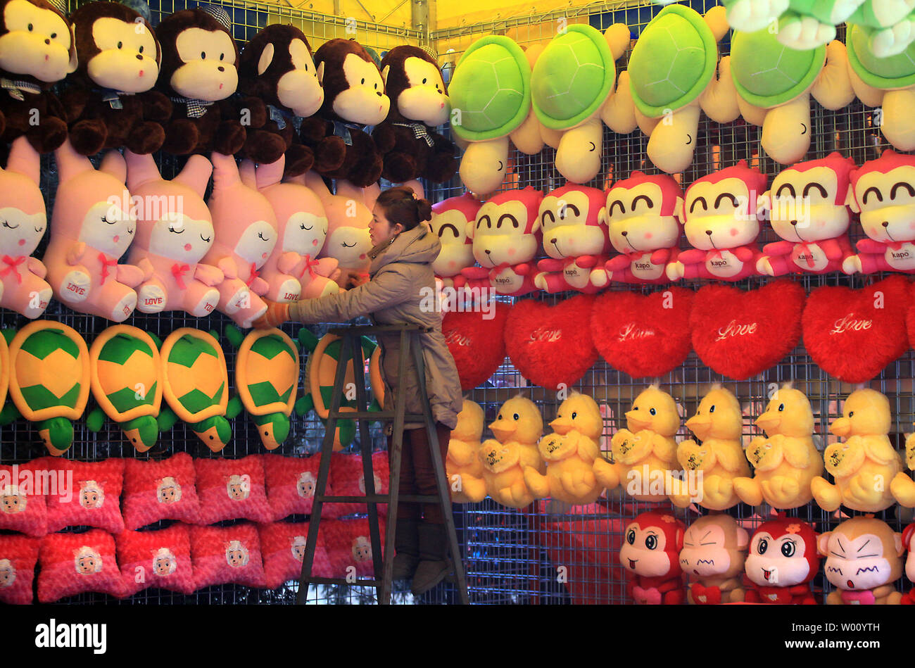 Carnival stuffed animal prizes hi-res stock photography and images - Alamy