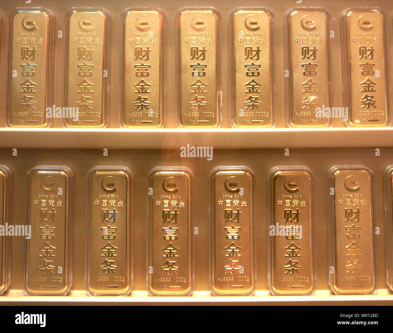 Gold bullion bars hi-res stock photography and images - Alamy