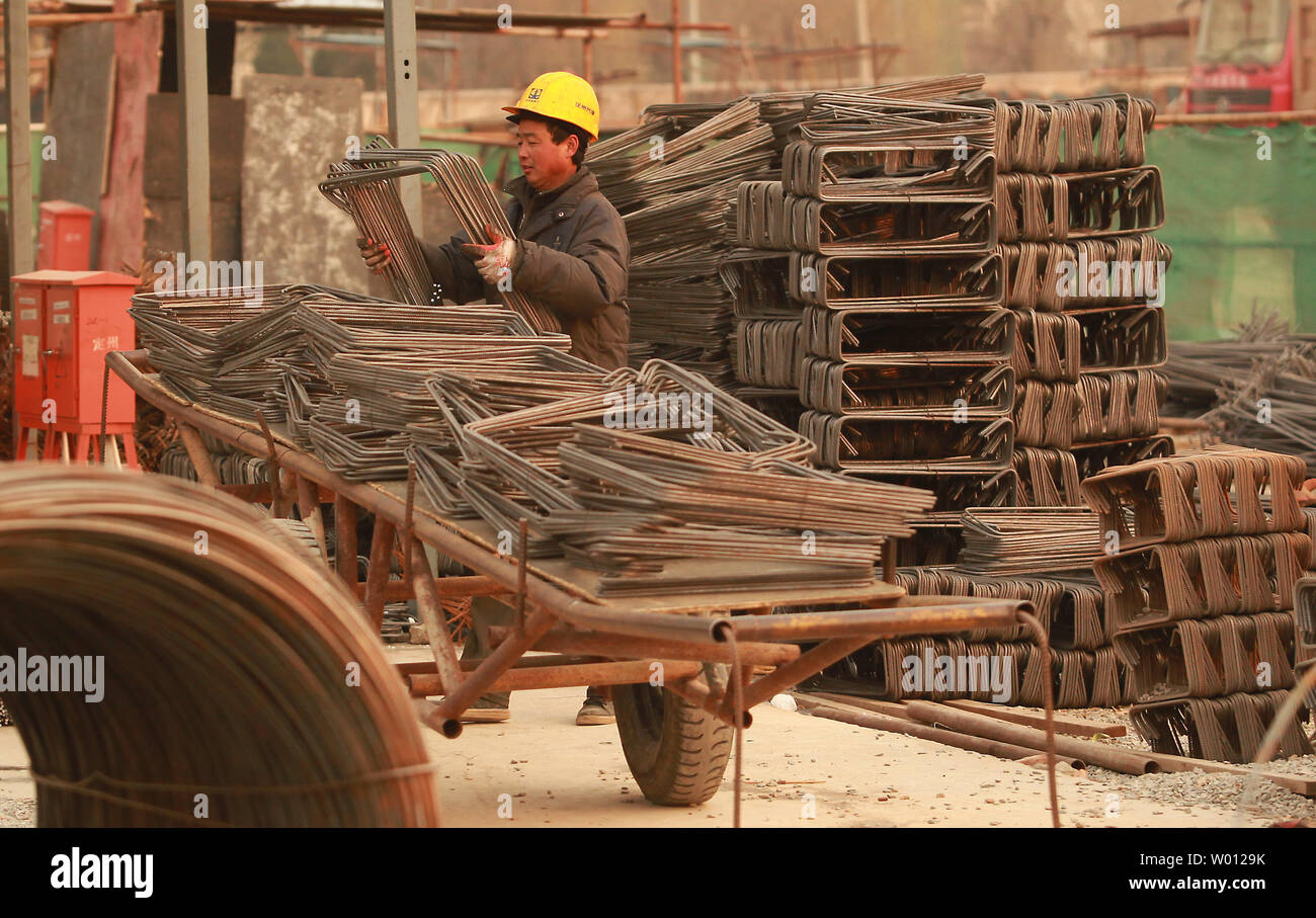 Adding rebar hi-res stock photography and images - Alamy