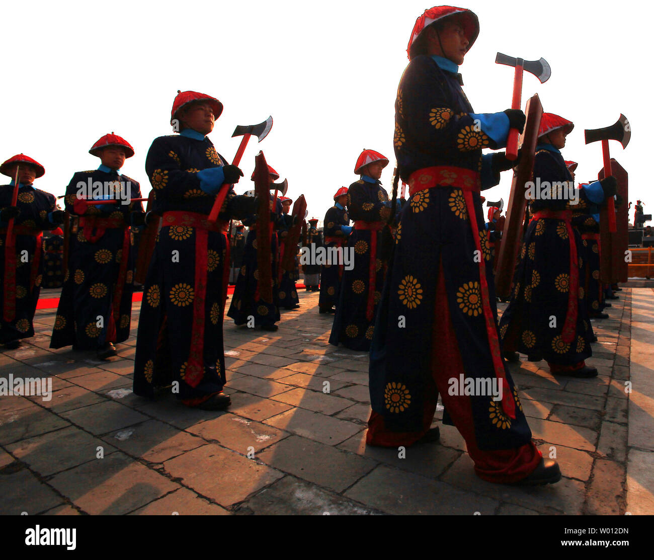 Chinese soldiers dressed as Qing Dynasty guards and as an emperor ...