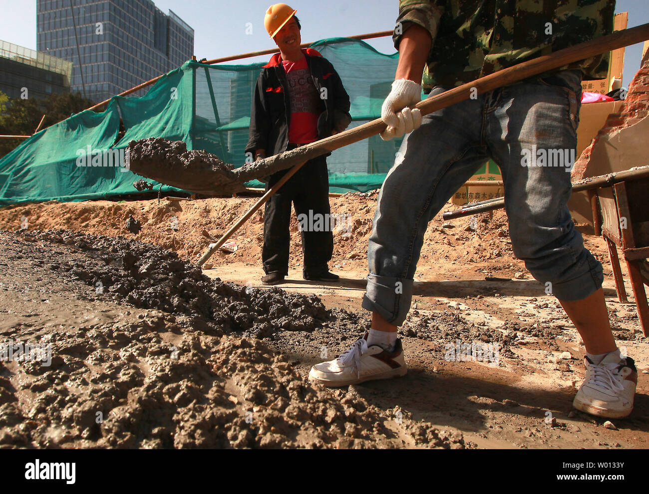 Migrant construction workers beijing hi-res stock photography and ...