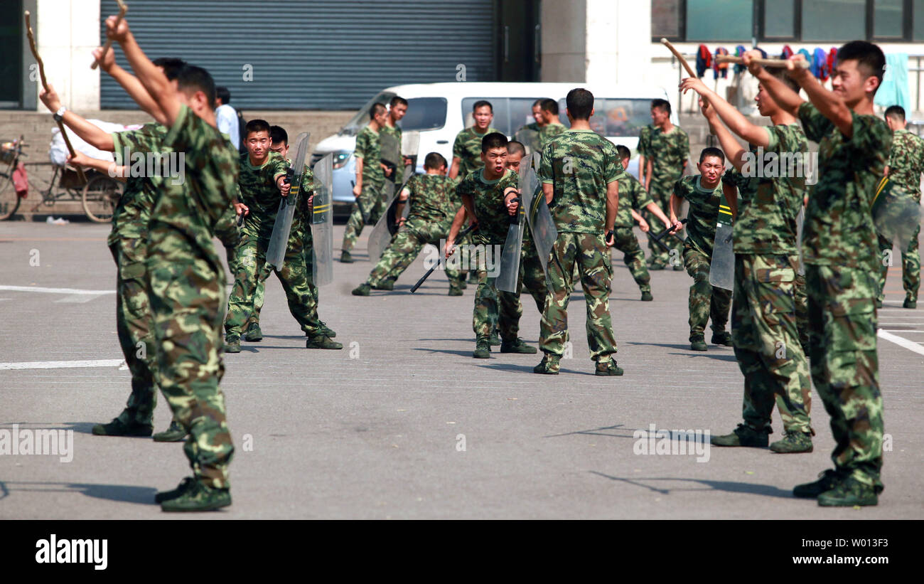 Chinese soldiers practice crowd control tactics outside their barracks ...