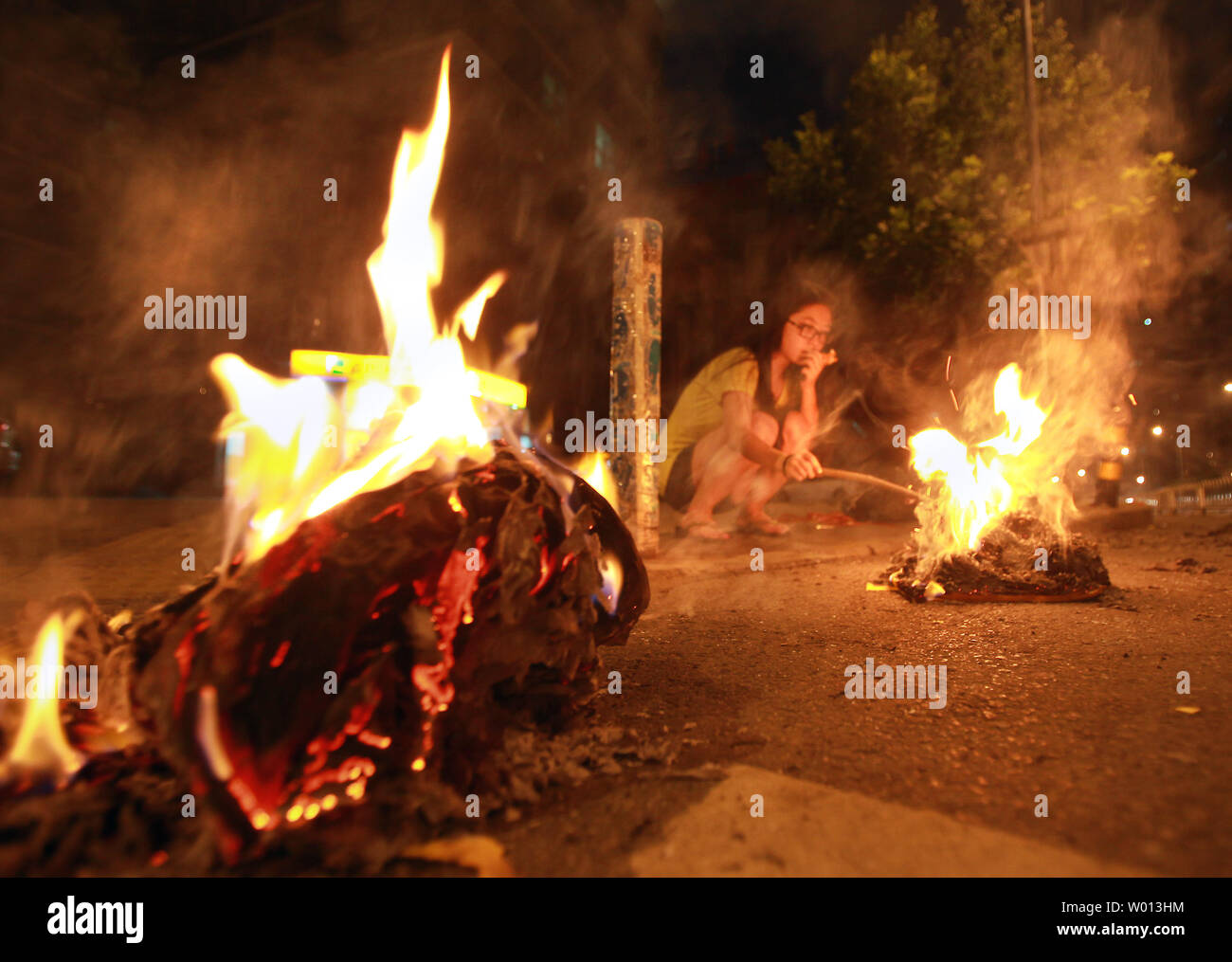 Chinese burn hi-res stock photography and images - Alamy