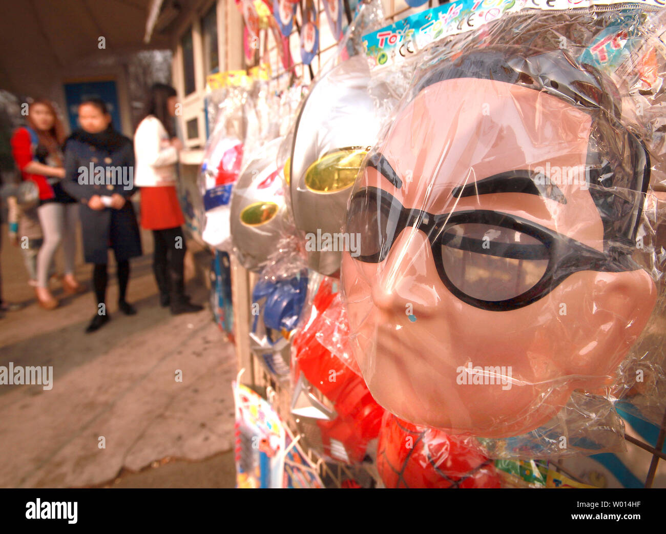 Kim jong un masks hi-res stock photography and images - Alamy