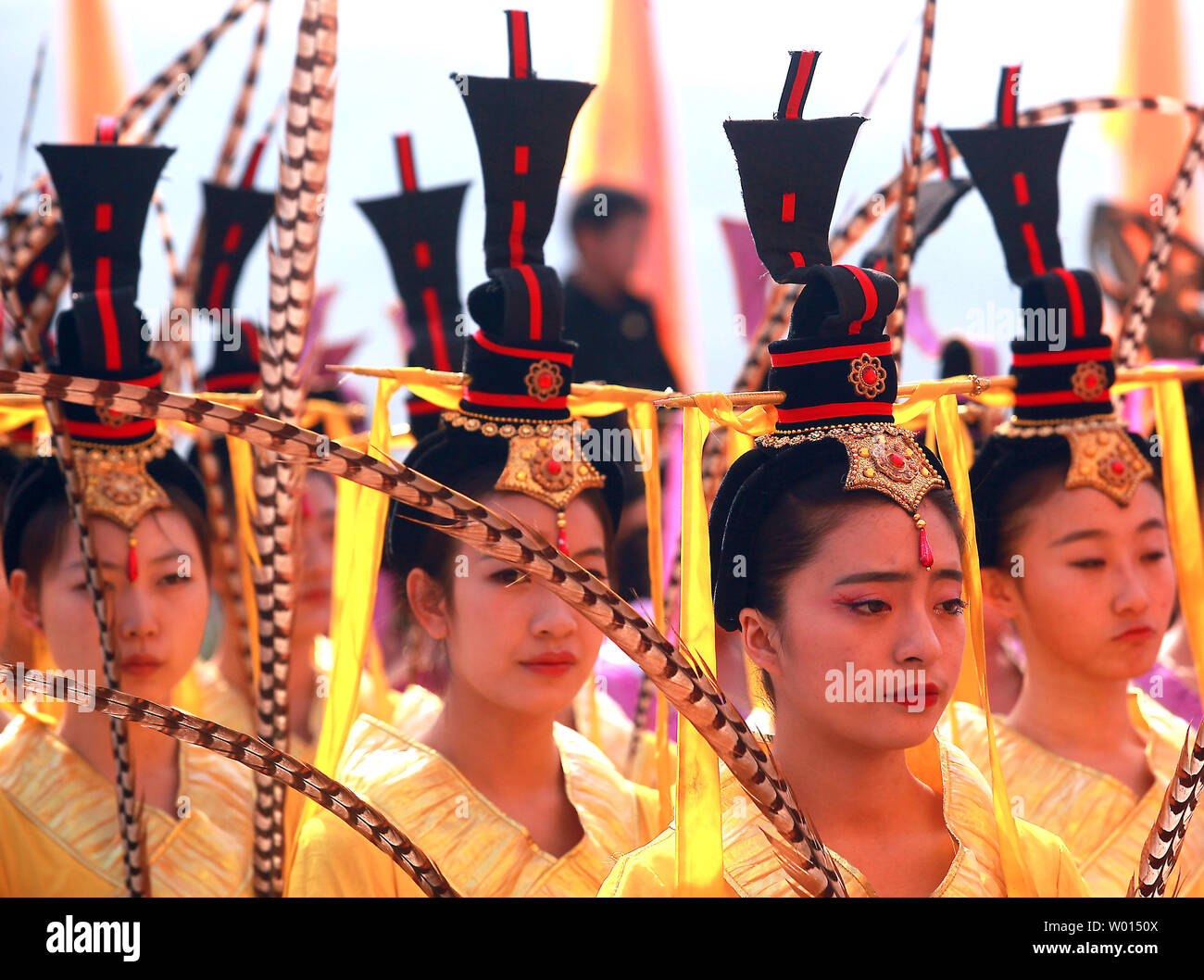 Thousands of Chinese performers, government and business ...